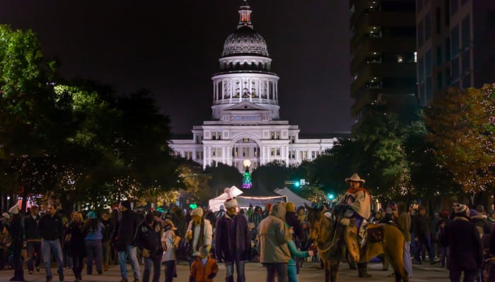 Get In The Spirit With Holiday Sing-Along, Downtown Stroll - The Austinot
